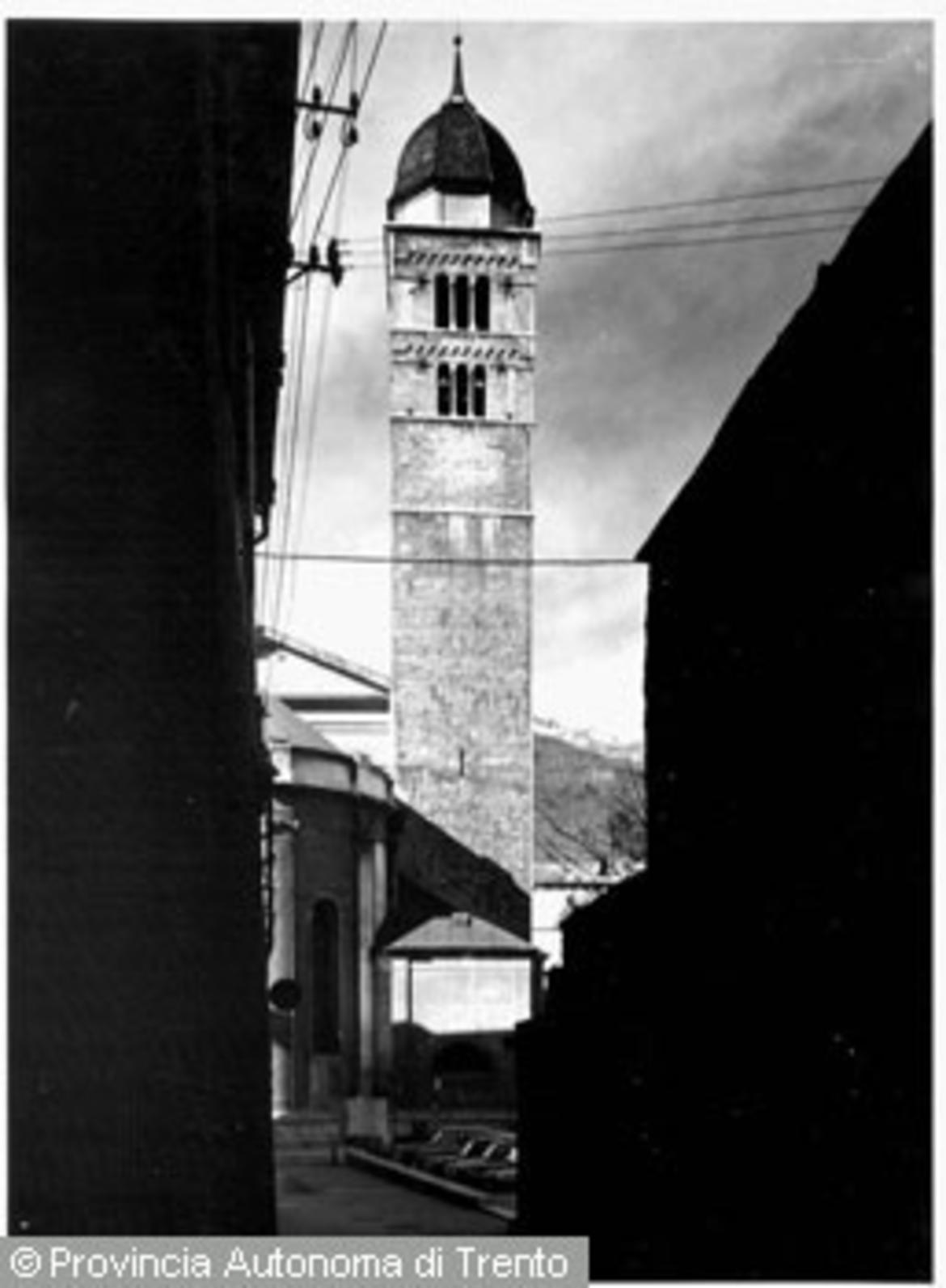 Trento / Chiesa di S. Maria Maggiore / Scorcio del campanile e di parte ...